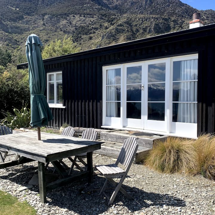 The Black Shack - Lake Hawea
