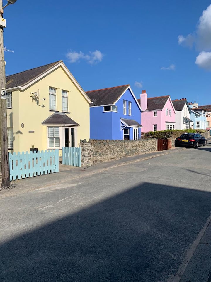 Family Holiday Home Just Moments From The Beach - Rhosneigr