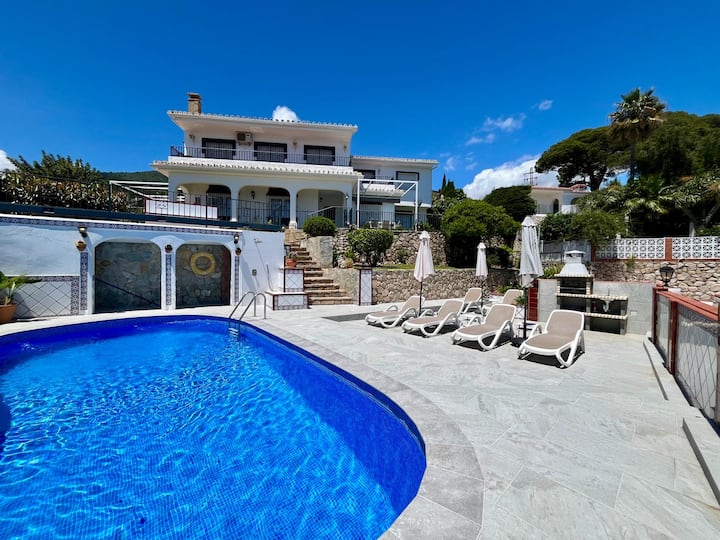 Luxury Modern 4-5br Villa, Pool/garden/wifi/10pax - Benalmádena