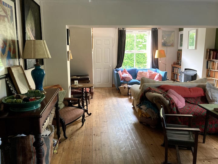 Light And Airy Room In A Relaxed Family Home - Battle