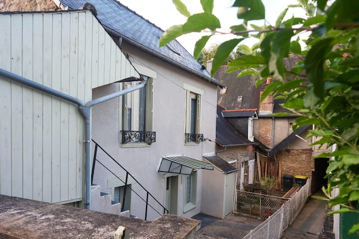 Fougères Townhouse, Walk To The Château - Fougères