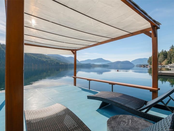 Sproat Lakefront Idyllic Mastercraft Log 'Cabin' - Port Alberni