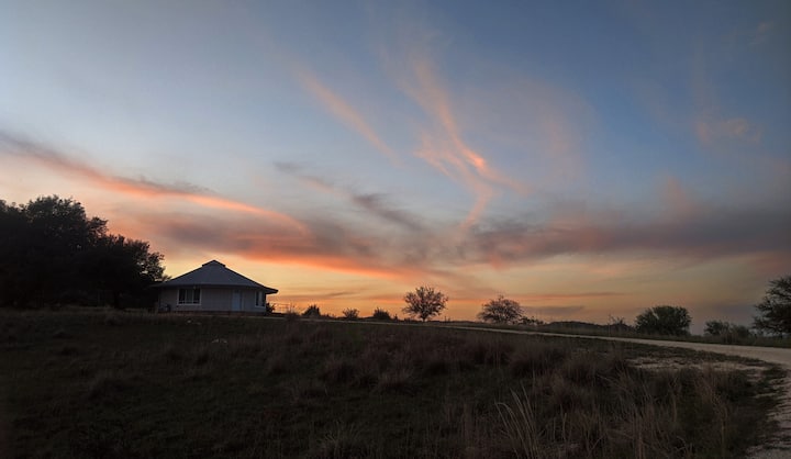 Pecan Creek Cabin - Leakey, TX
