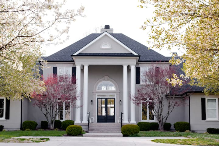 Create Holiday Magic Together At The Martin House - Lebanon, TN