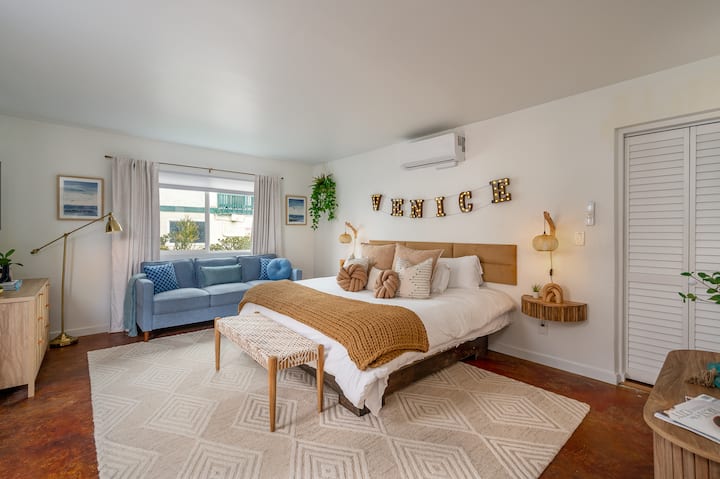 Modern Beach Oasis, Steps To Sand & Venice Canals - Los Angeles, CA