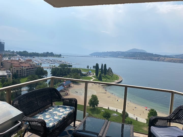 Lake View 3 Bedroom Condo In The Heart Of Downtown - Kelowna