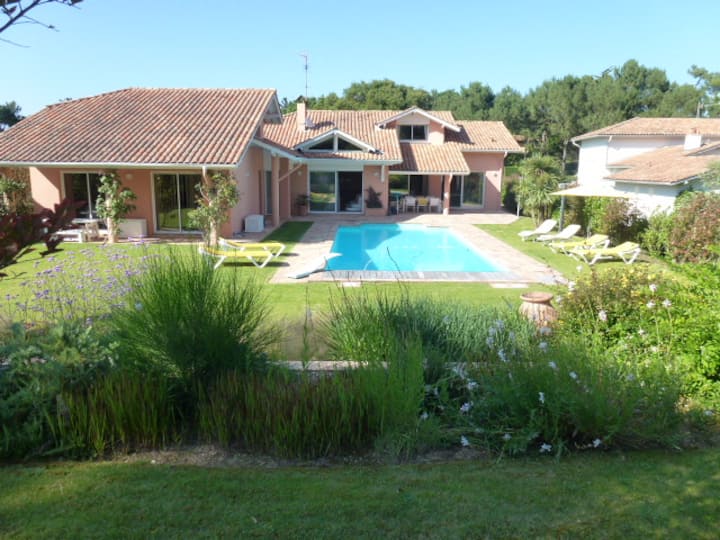 Biarritz/anglet : Villa 12 Pers, Piscine Chauffée - Anglet