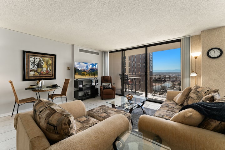 Downtown Denver Condo - Spectacular Mountain Views - Denver