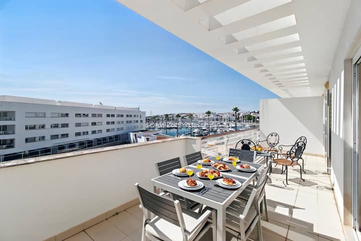 Lagos Marina Luxury Apartment - A/c, Views, Pool - Lagos