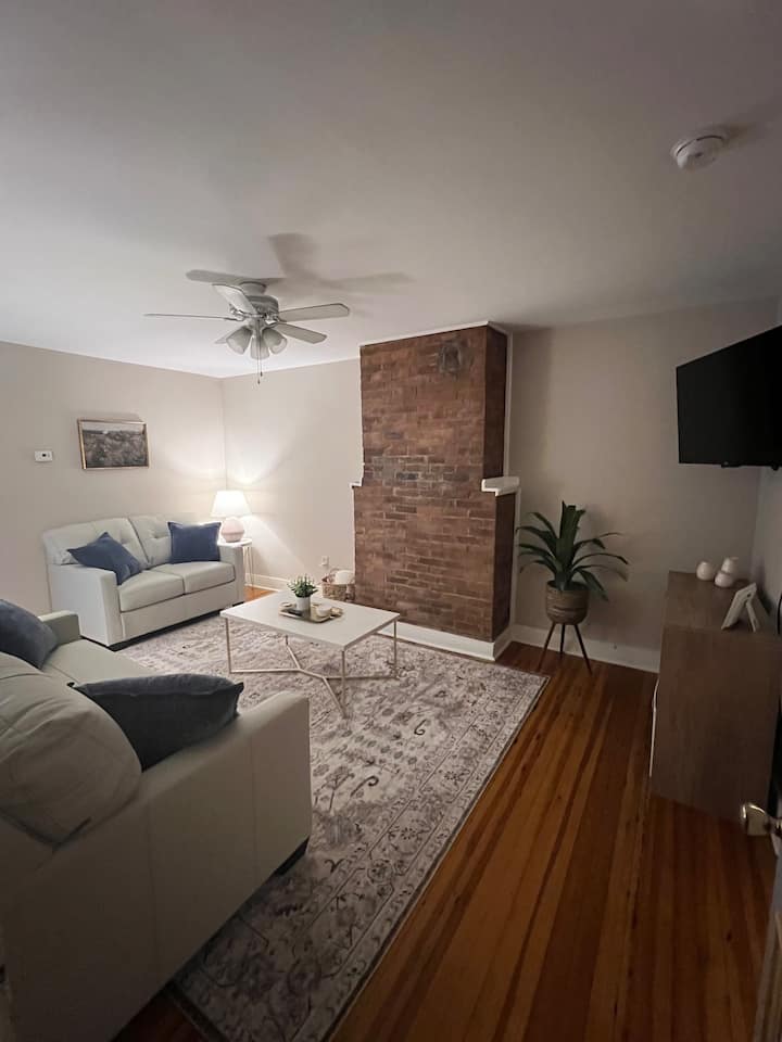 Perfect Saratoga Location - Charming 1 Bedroom Apt - Saratoga Springs, NY