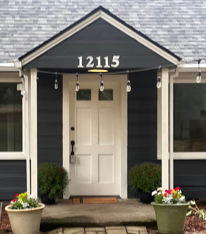 Charming Cottage In Park Like Setting - Portland, OR