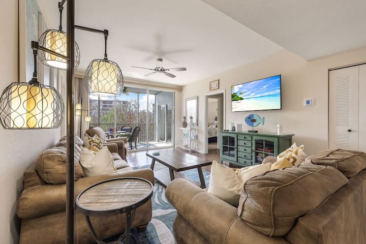 Modern Luxury Resort 2/2 Condo Steps From Beach - Fort Myers Beach, FL