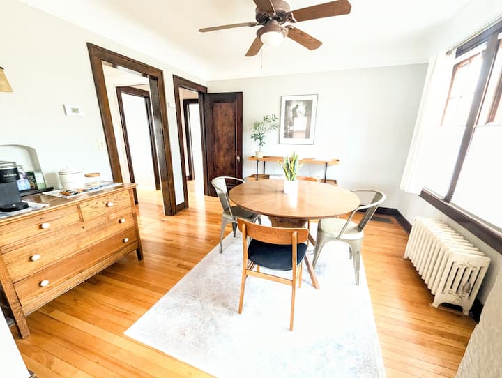 Charming Vintage Old West Side Apartment - Ann Arbor, MI