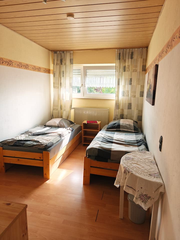Gemütliches Zweibettzimmer Nah Phantasialand/köln - Brühl