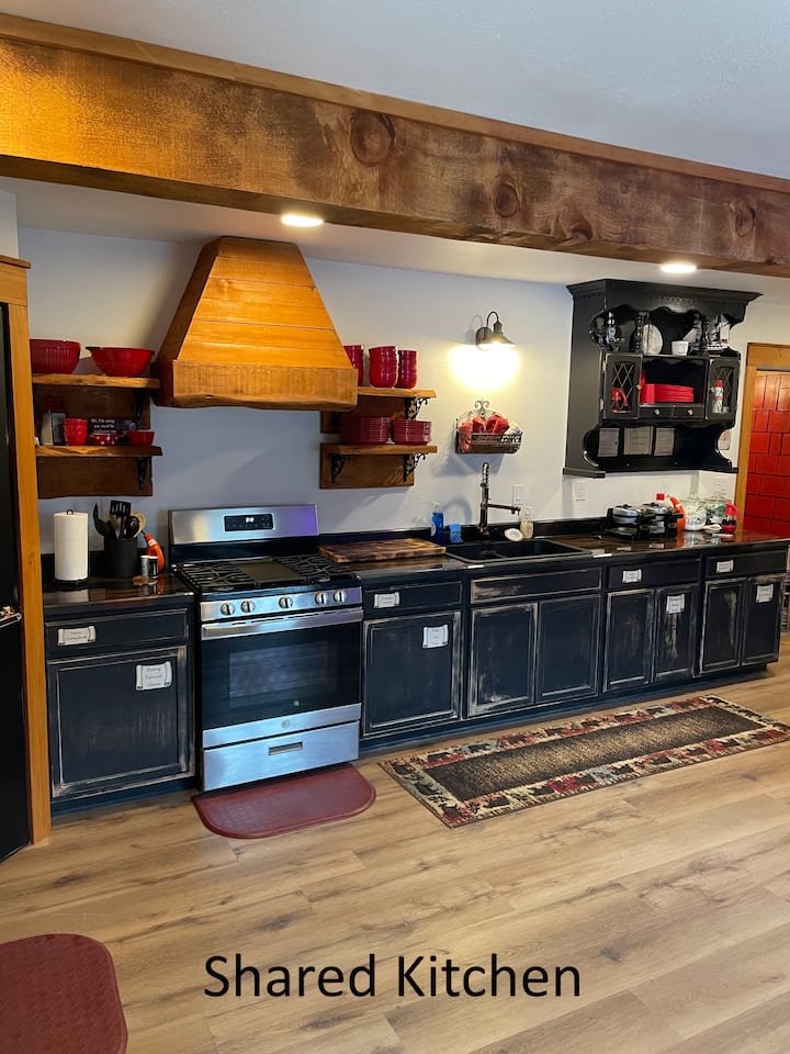 Kodiak Bunk Room  · Kodiak Bunk Room  · Private Bu - Seward, AK