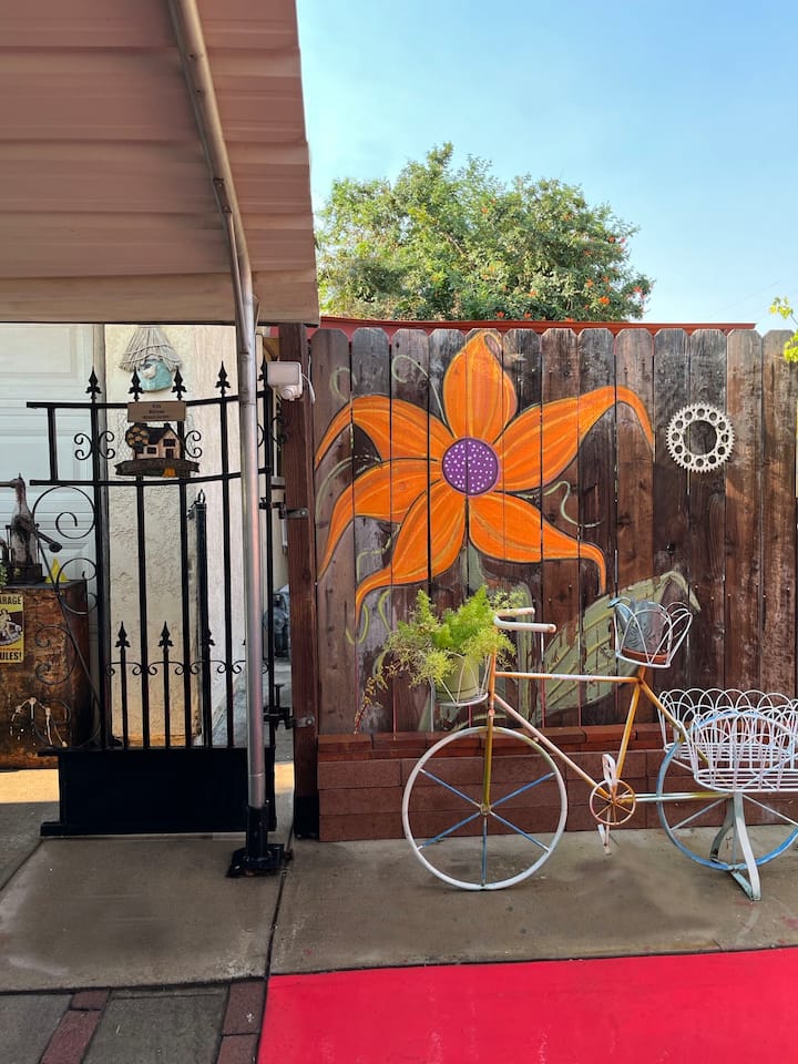 Private Entrance, Private Patio, Private Shower. - Redlands, CA
