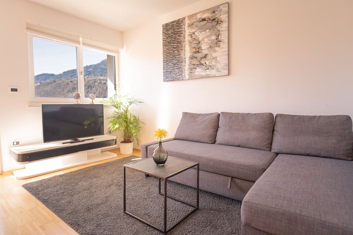 Spacious Flat With Pool & Garden Near Peaks & City - Brixen