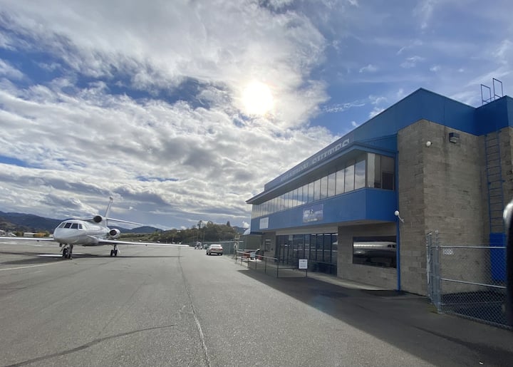 Aviation Suites: Flight Deck - Roseburg, OR