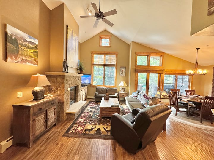 Luxury Mountain Thunder Ski-in 1400 Sq Ft Townhome - Breckenridge, CO