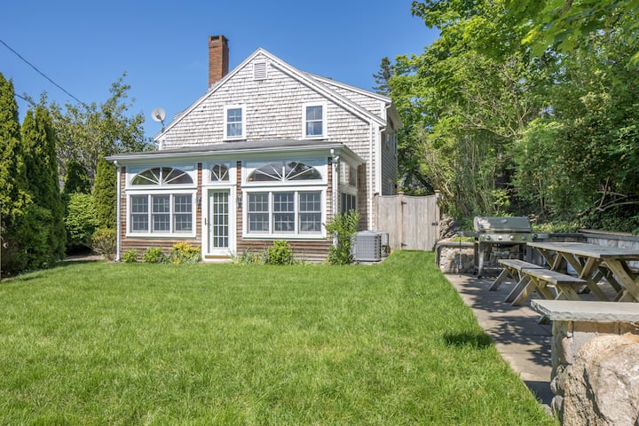 Stylish Downtown Chatham Retreat - Chatham, MA