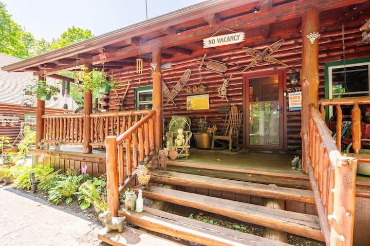 Scotland Yard Bed & Breakfast - Pet Friendly - Baileys Harbor, WI