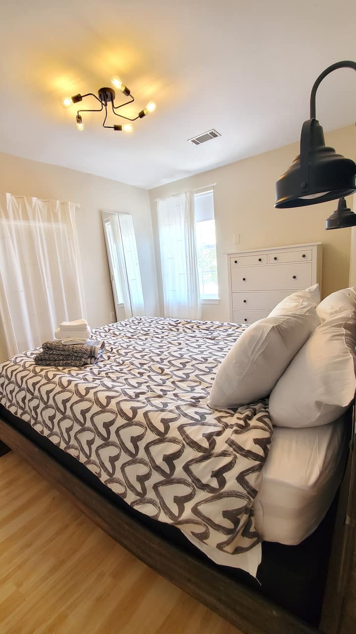 Happy Travels - Modern Charleston Apartment - Charleston, SC