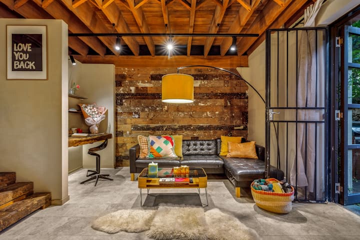 + + Stylish Industrial Charm, In A Prime Locale. - Sydney