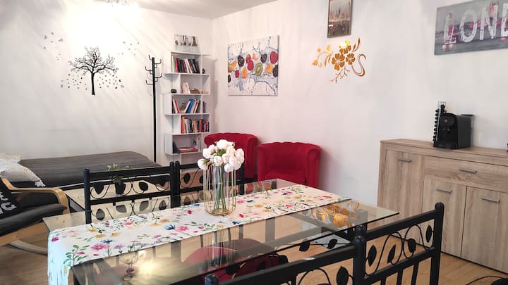 Cosy Flat Near Montmartre. 4 Min To Gare Du Nord - Paris