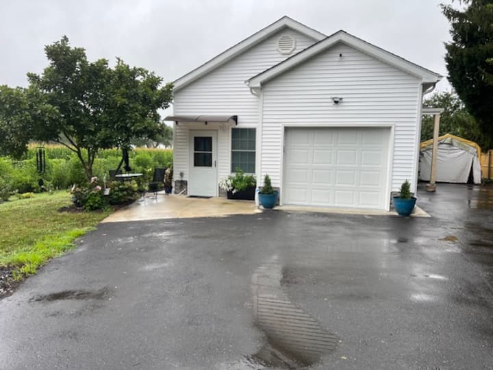 1 Br Apt In The Basement, Closing By Princeton - Allentown, NJ
