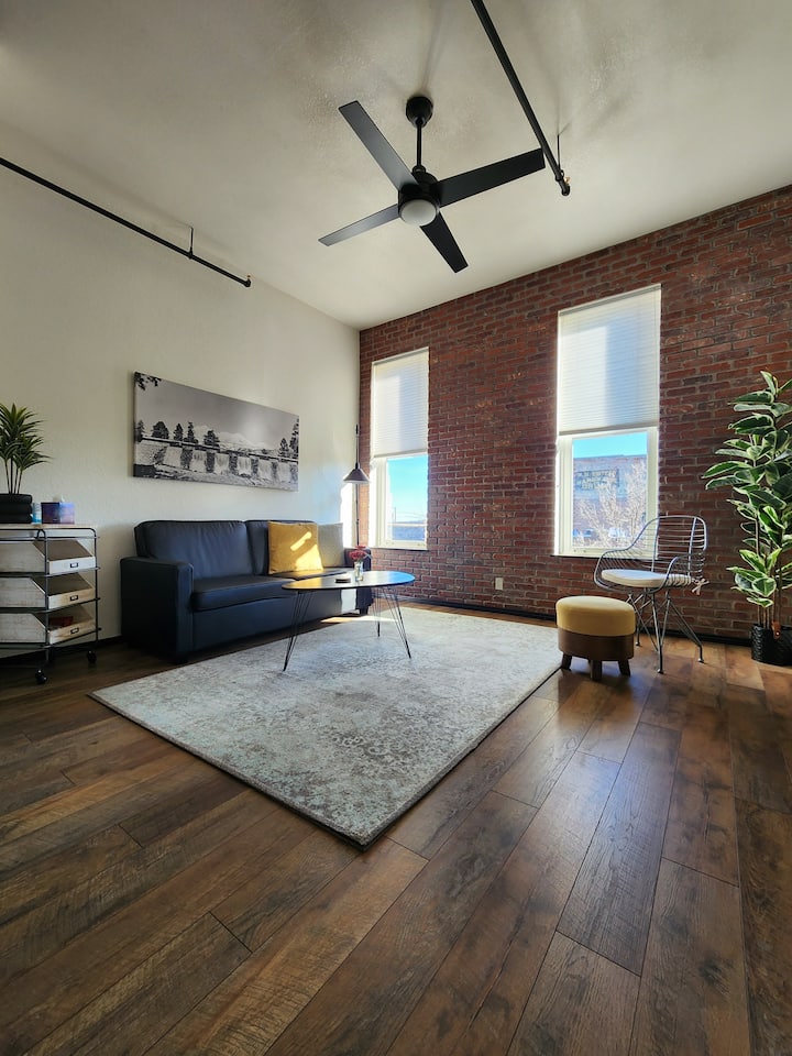 Downtown Industrial Loft - Flagstaff, AZ