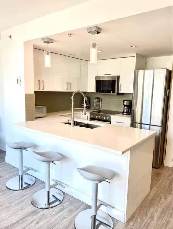 Beautiful Downtown Vancouver Apartment - 밴쿠버