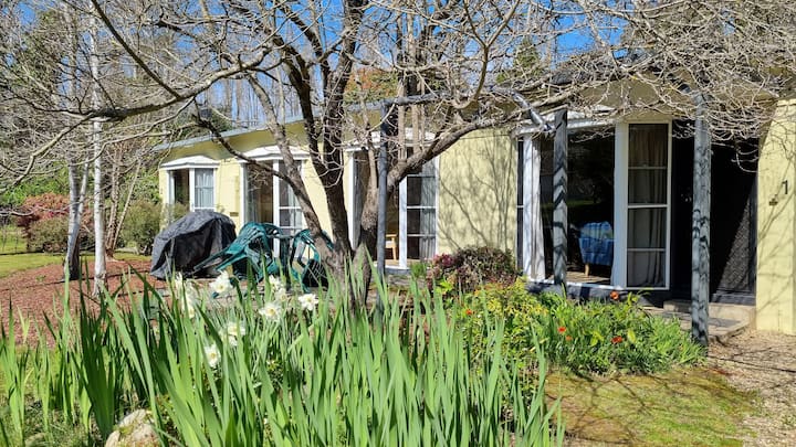 "On The Banks" 2br Unit - Bright