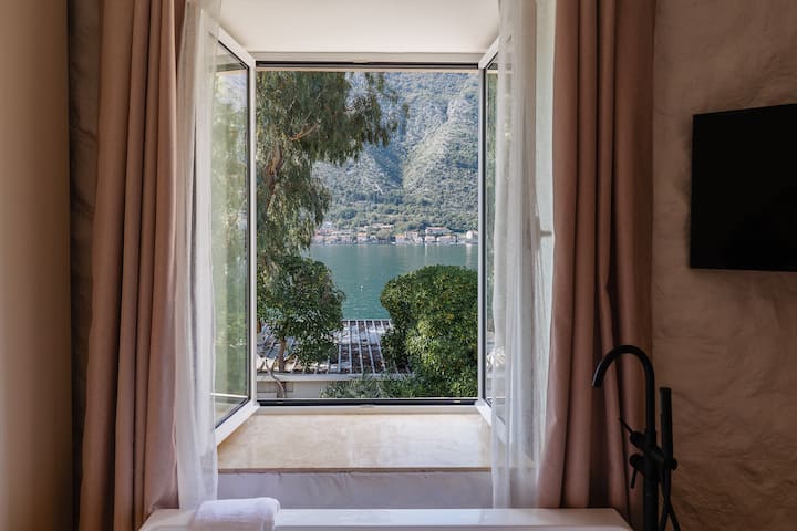 Beachfront Suite With Sea View (6/4) - Kotor