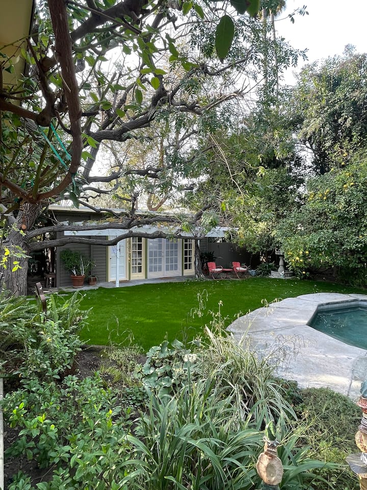 Serene Cozy Guesthouse Garden Oasis - Van Nuys - Los Angeles