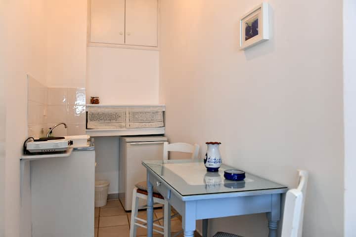 Room With Little Kitchen, Heart Of Naousa Village - Paros