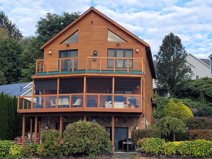 Saratoga Lakefront Luxury Apartment - Saratoga, NY