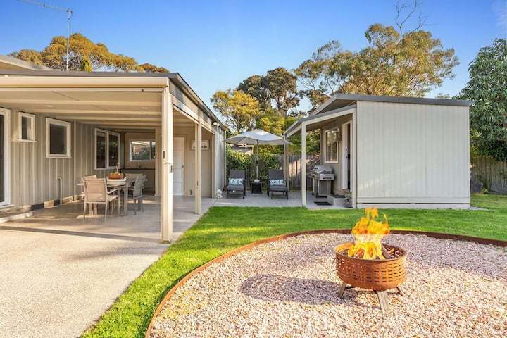 Rosebud Beach House | Pet Friendly | Gas Log Fire - Australia