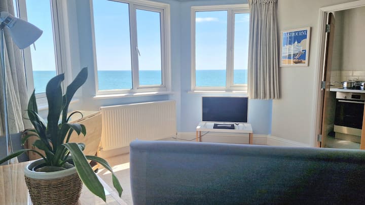 Seafront Apartment - Panoramic Views - Beachside 5 - Eastbourne