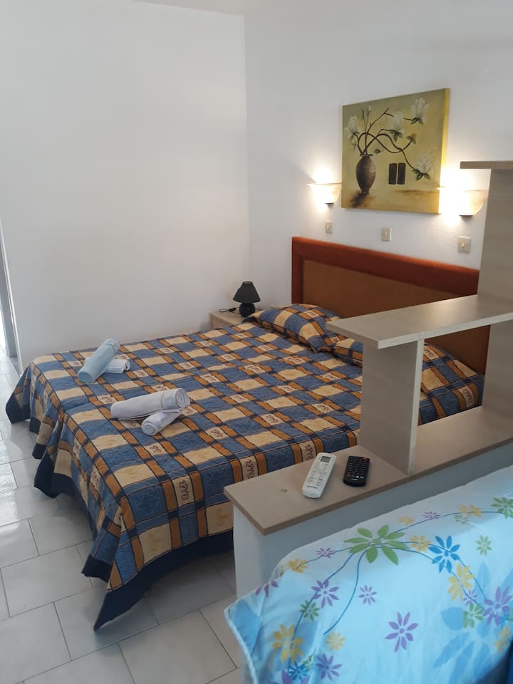 Near Beach, Rosetta Studio 12 - Aéroport de Rhodes (RHO)