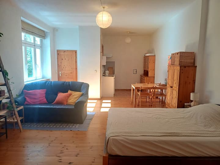 Retreat In The Heart Of Schillerkiez - Berlin