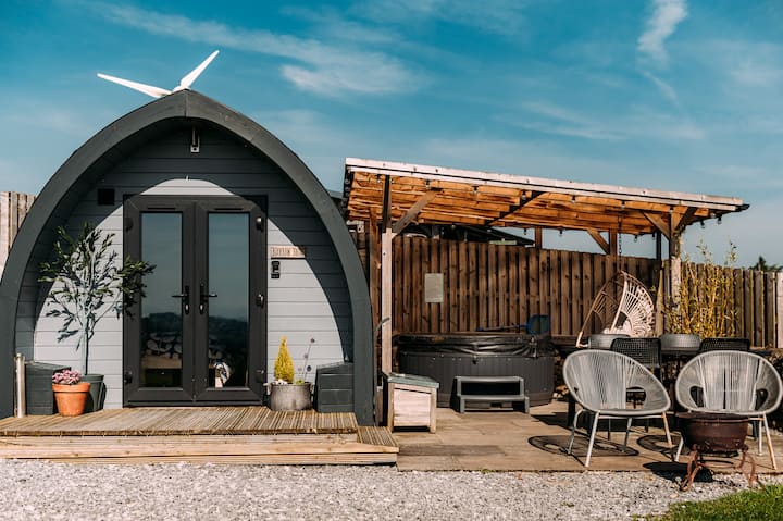 Hot Tub Pod At Peaks & Pods - Buckhaw Brow - Lancashire
