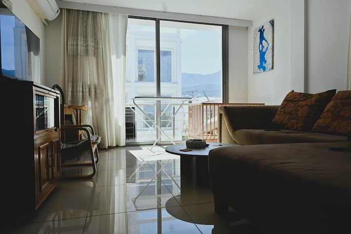 Flat 10 In The City Center+mountain /Sea View. 1+1 - Girne