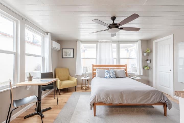 Cozy In-law Suite With Hot Tub For Weekend Getaway - Albuquerque
