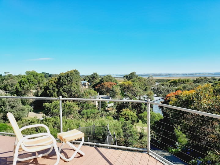 Outlook Views (Linen Provided) - Venus Bay
