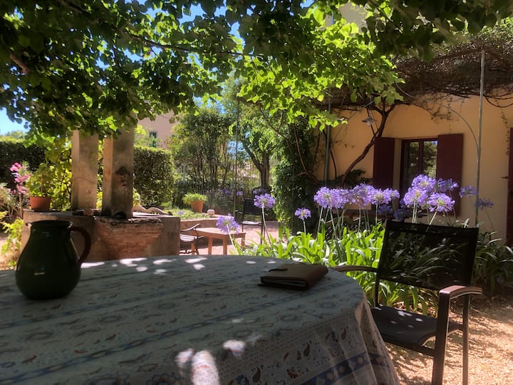 Moitié De Bastide . 5 Chambres, 10 Couchages - Le Castellet