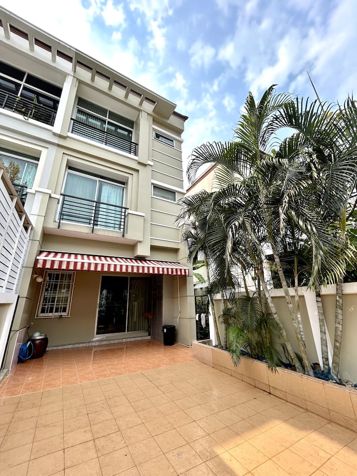 Entire Cozy Getaway Home | Near Jj&dmk - Bangkok