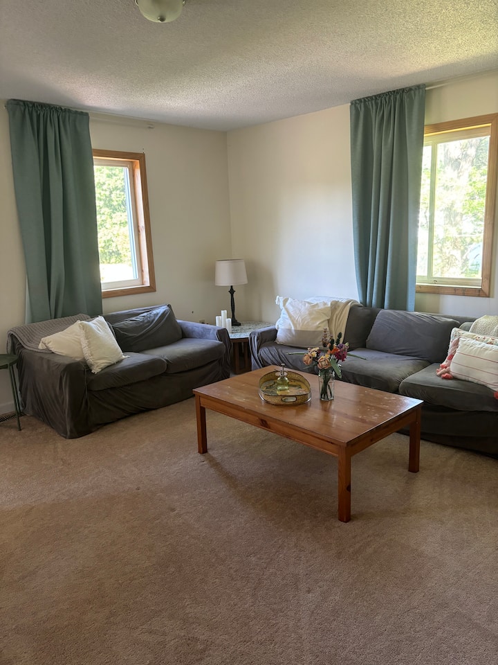 Bedroom Suite In Home Near Burlington - 벌링턴