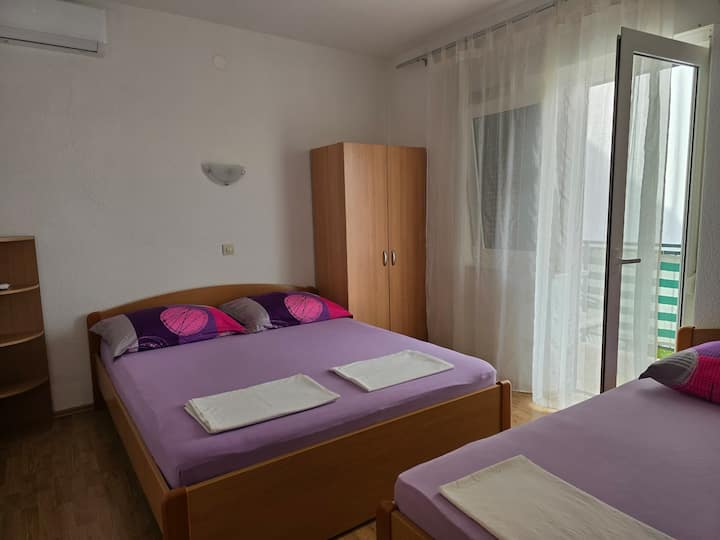 Apartments Tamburovic App5 ( 2 Or 2+1) - Makarska
