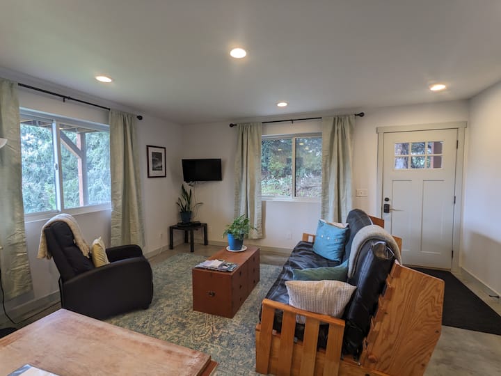 2 Bed/1 Bath Guest Suite, Private Entrance - Hood River, OR