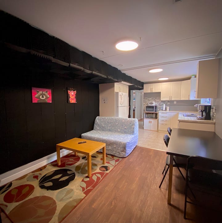 Fully Private Suite With Yard, Close To Everything - Kelowna